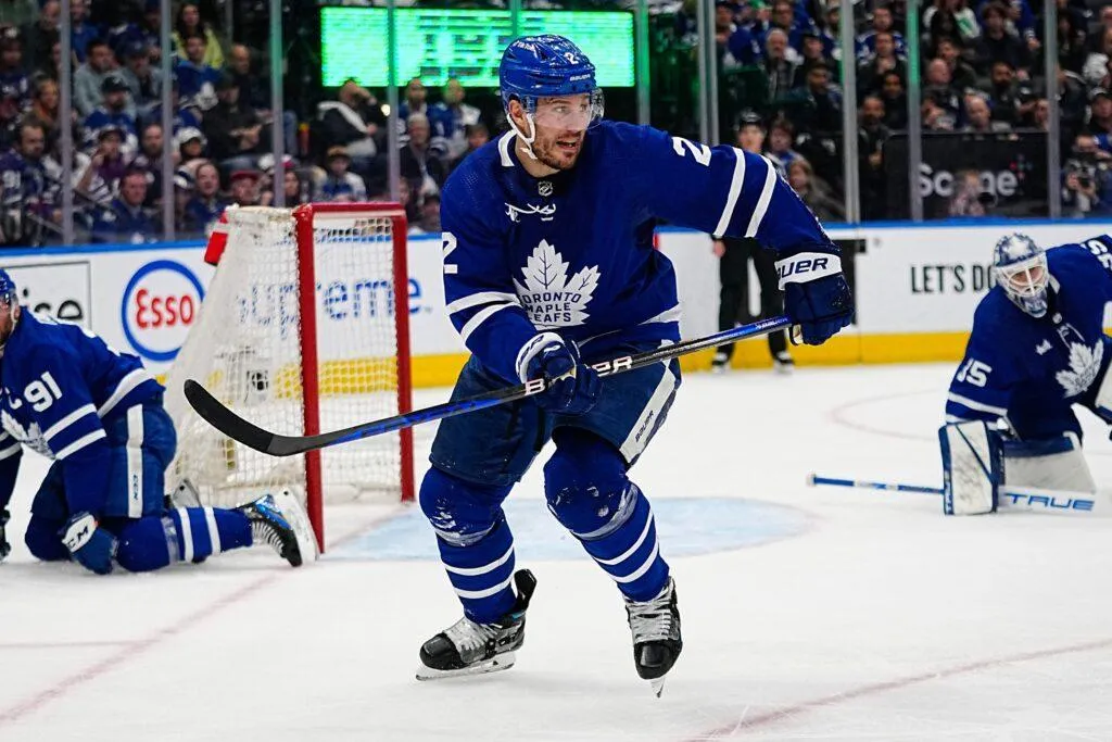 Ex-Leaf Luke Schenn obliterates Montreal's Josh Anderson in fight