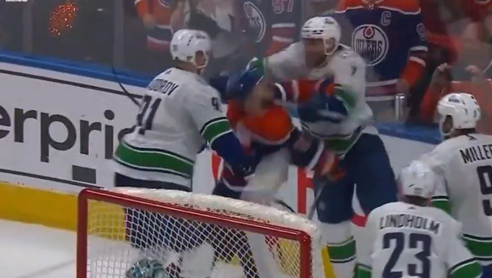 Connor McDavid gets crosschecked to the face in the end of game 3