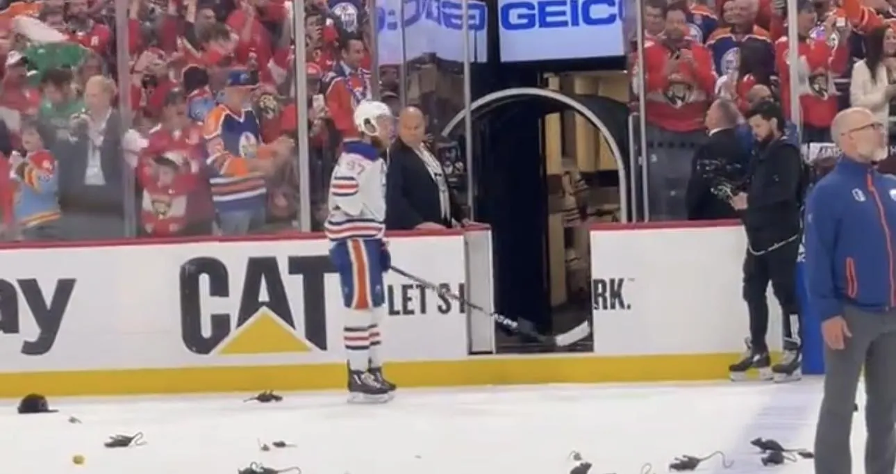 Connor McDavid a posé un énorme geste, sur la glace, après la défaite de