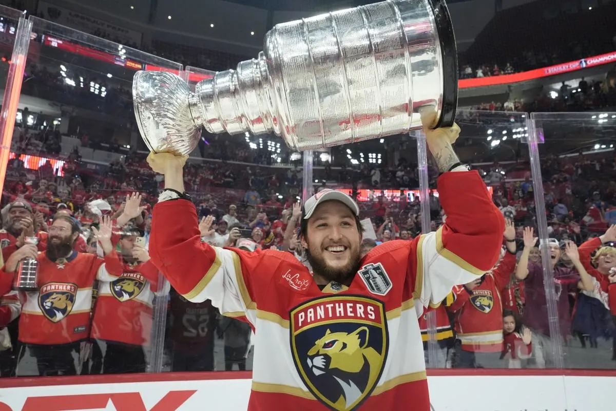Brandon Montour signs massive $50 million deal in Seattle