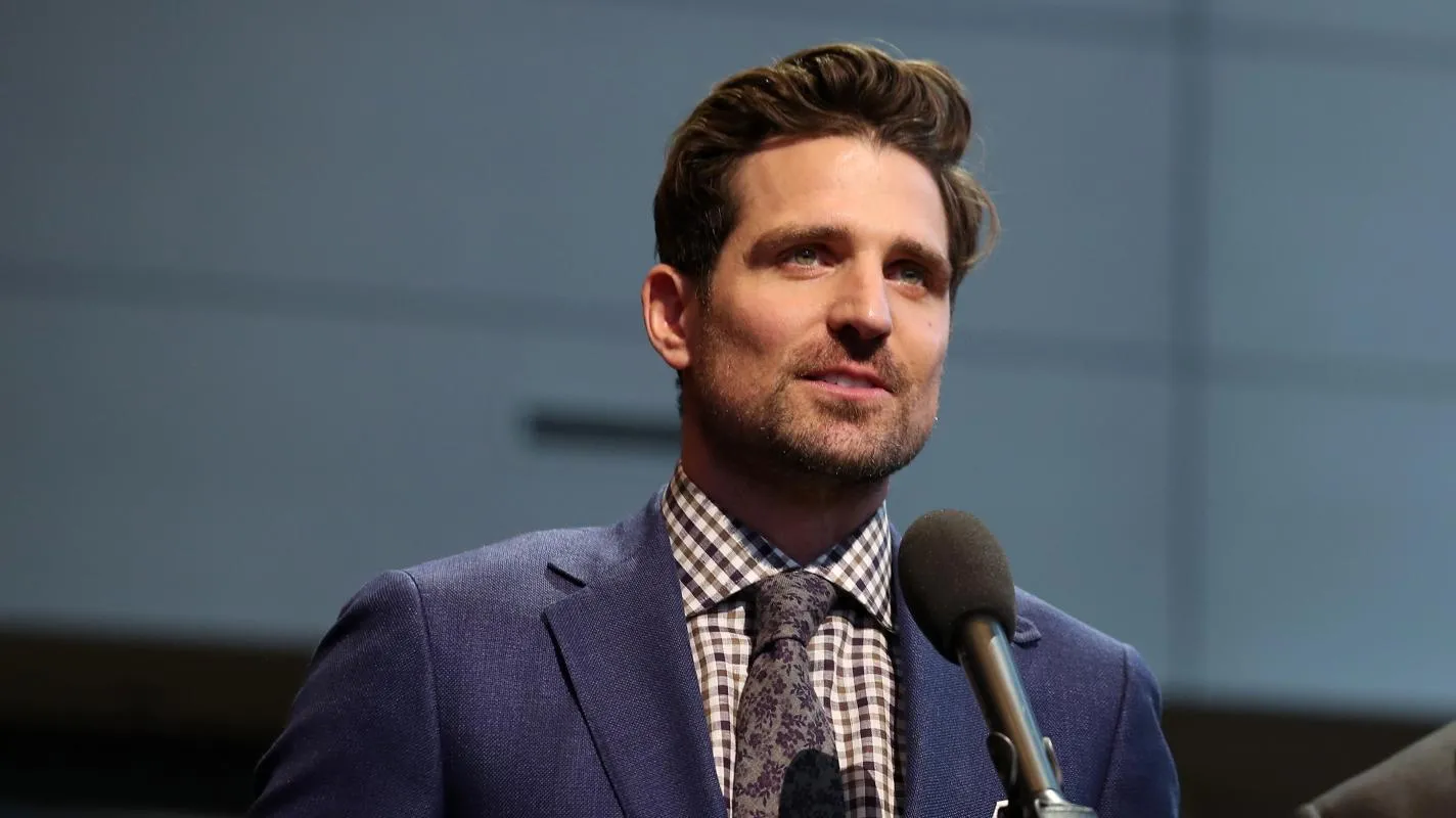 Patrick Sharp leaves Blackhawks to pursue big job in NHL organization
