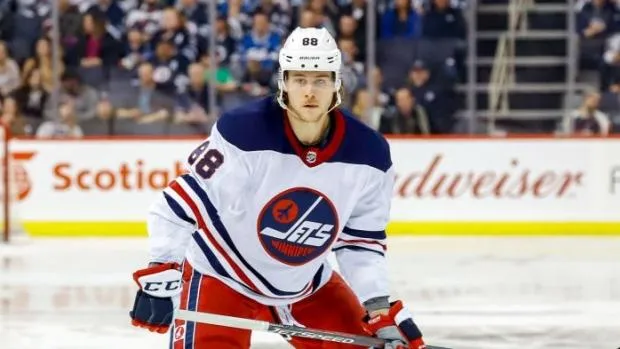 Nathan Beaulieu destroys KHL goon Mark Verba during preseason fight