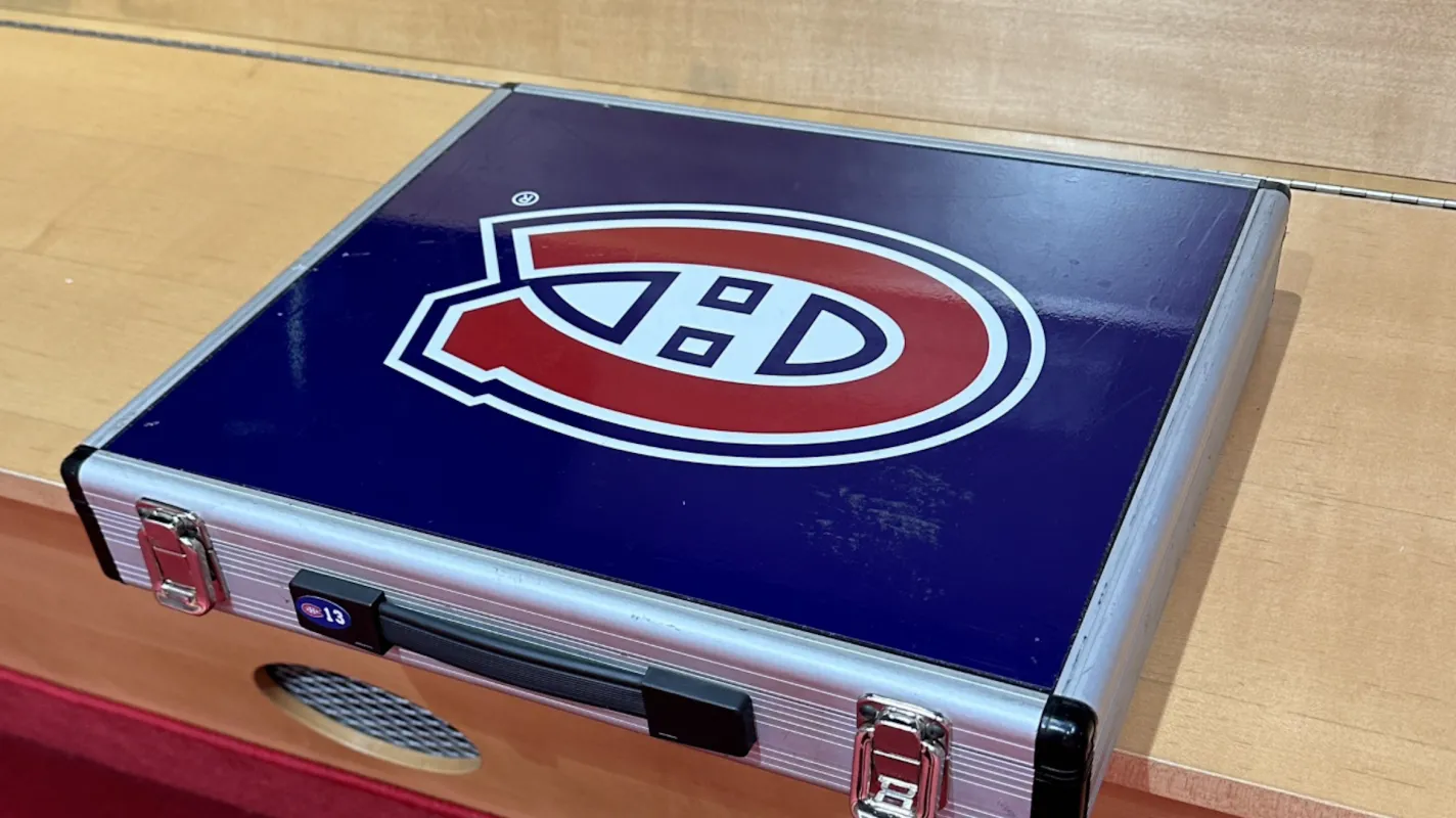 Le Canadien fait une publication mystérieuse impliquant une mallette ...