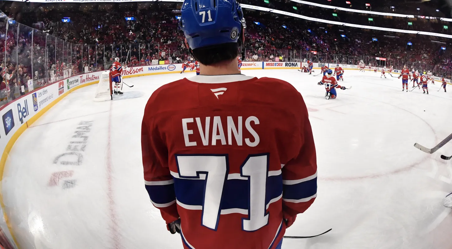 Une rumeur impliquant Jake Evans vient d'être confirmée par Elliotte ...