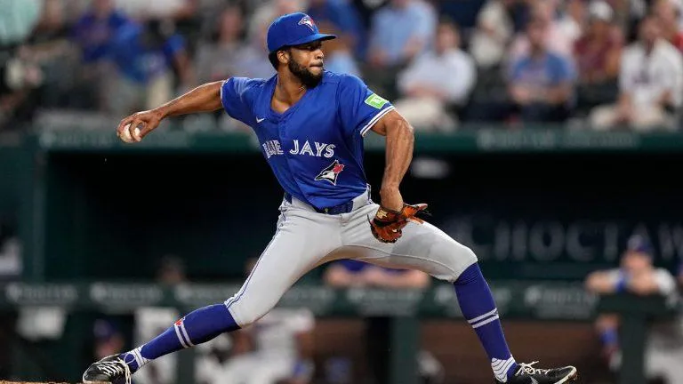 Blue Jays sign free agent reliever amid bullpen injuries