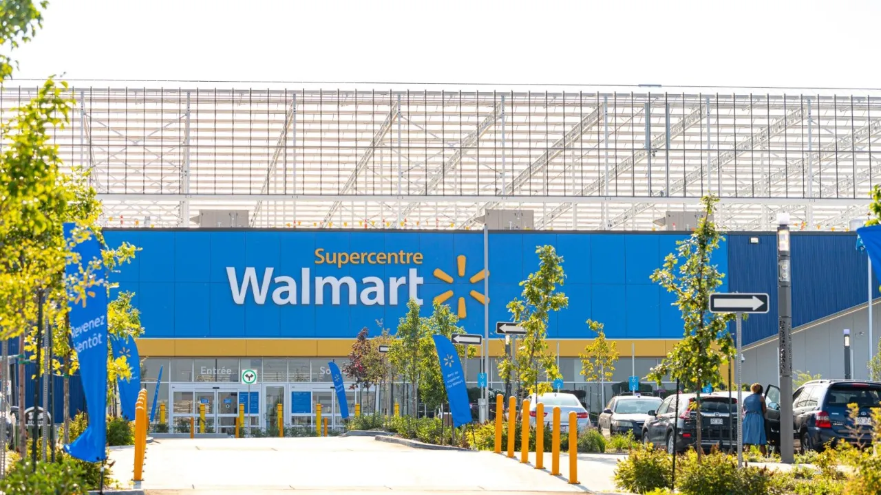 Ce Walmart du Québec fait pousser ses légumes sur le toit