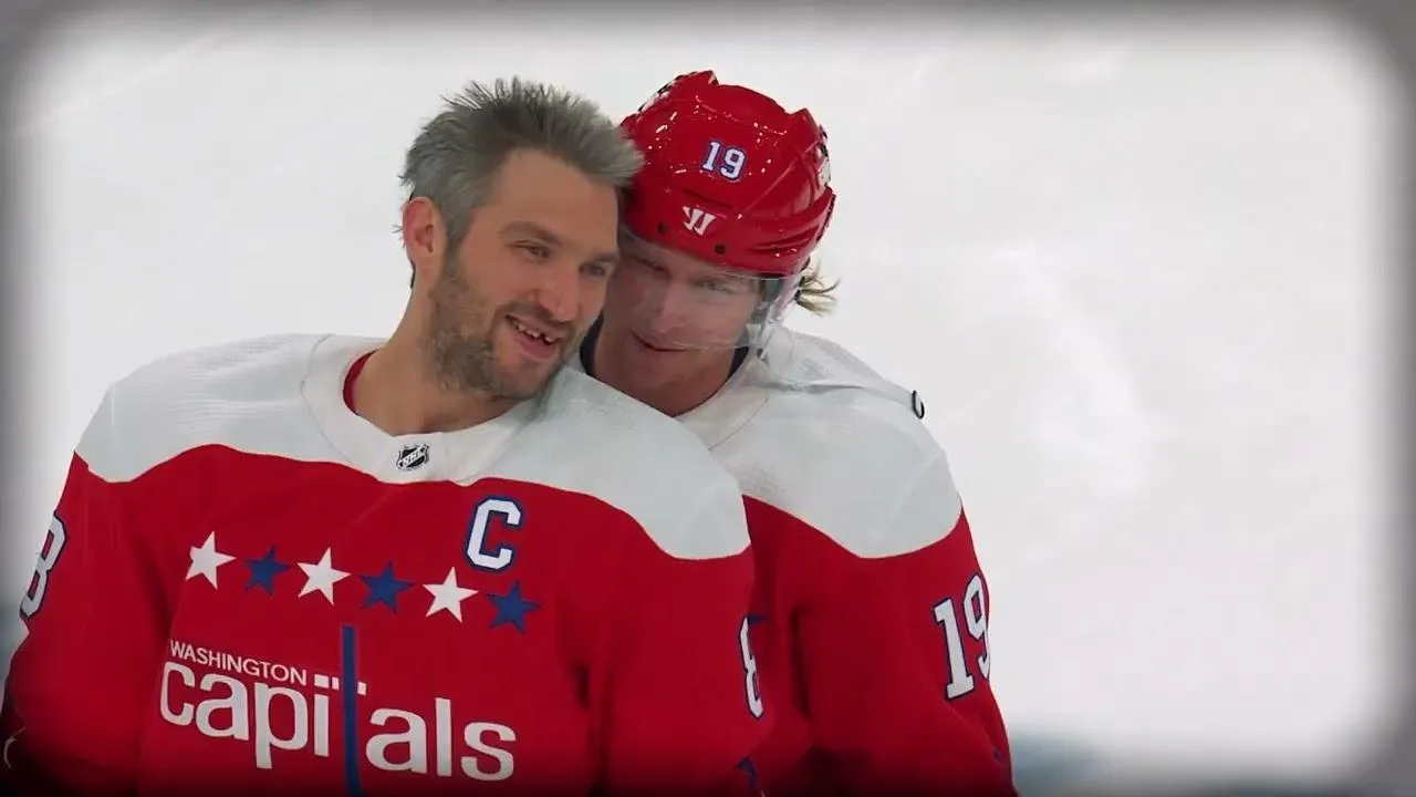 Le bon ami d'Alex Ovechkin, Nicklas Backstrom, annonce son retour au ...