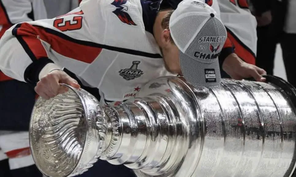 Former 1st Round Pick and Stanley Cup Champion Leaves NHL to Sign with ...