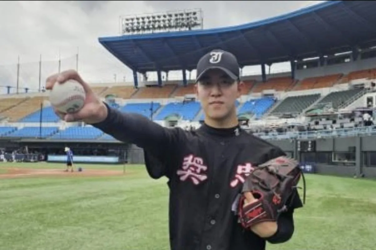 Toronto Blue Jays sign top South Korean right-handed pitcher from the ...