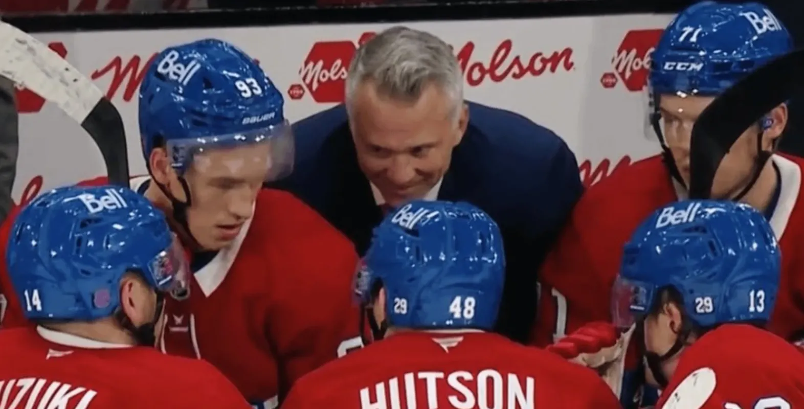 On sait enfin ce que Martin St-Louis a dit à Lane Hutson et Cole ...