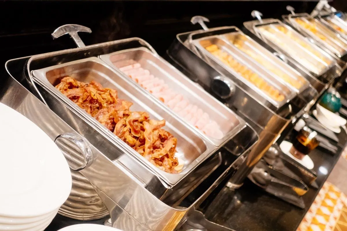 Plusieurs aliments des buffets dans les tout inclus peuvent vous rendre ...