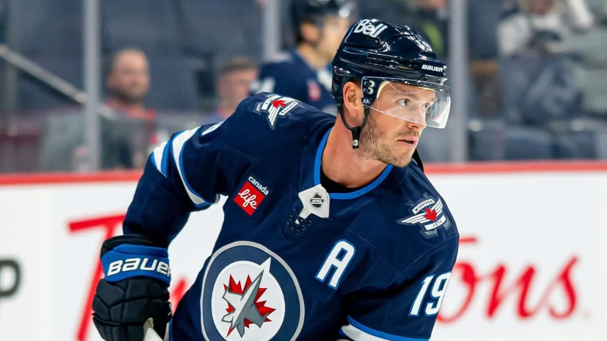 Jonathan Toews' Winnipeg Jets struggles: Blackhawks and Leafs fans ...